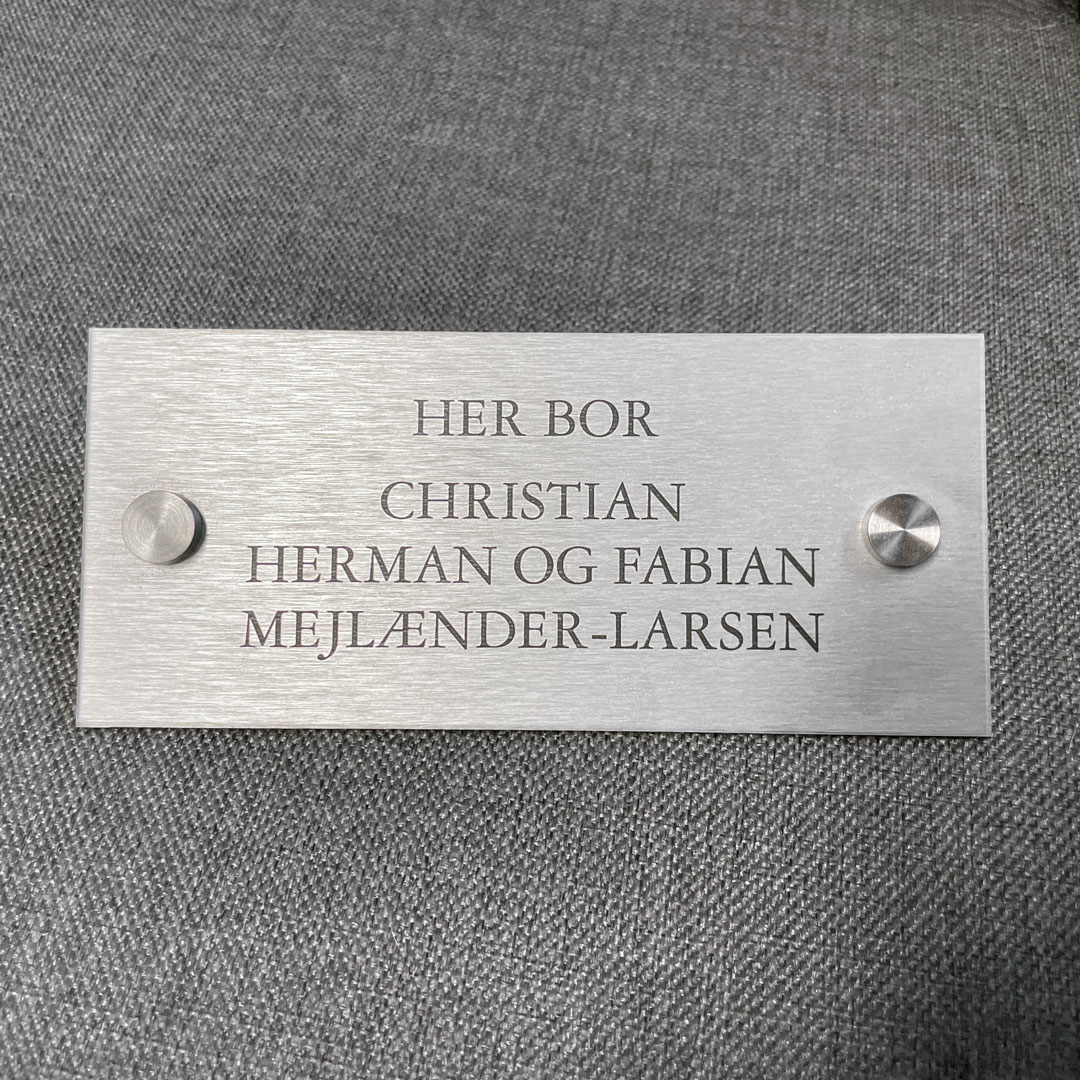 Skilt i aluminium for kontor og bedrift | Foldal Stempel og Skilt